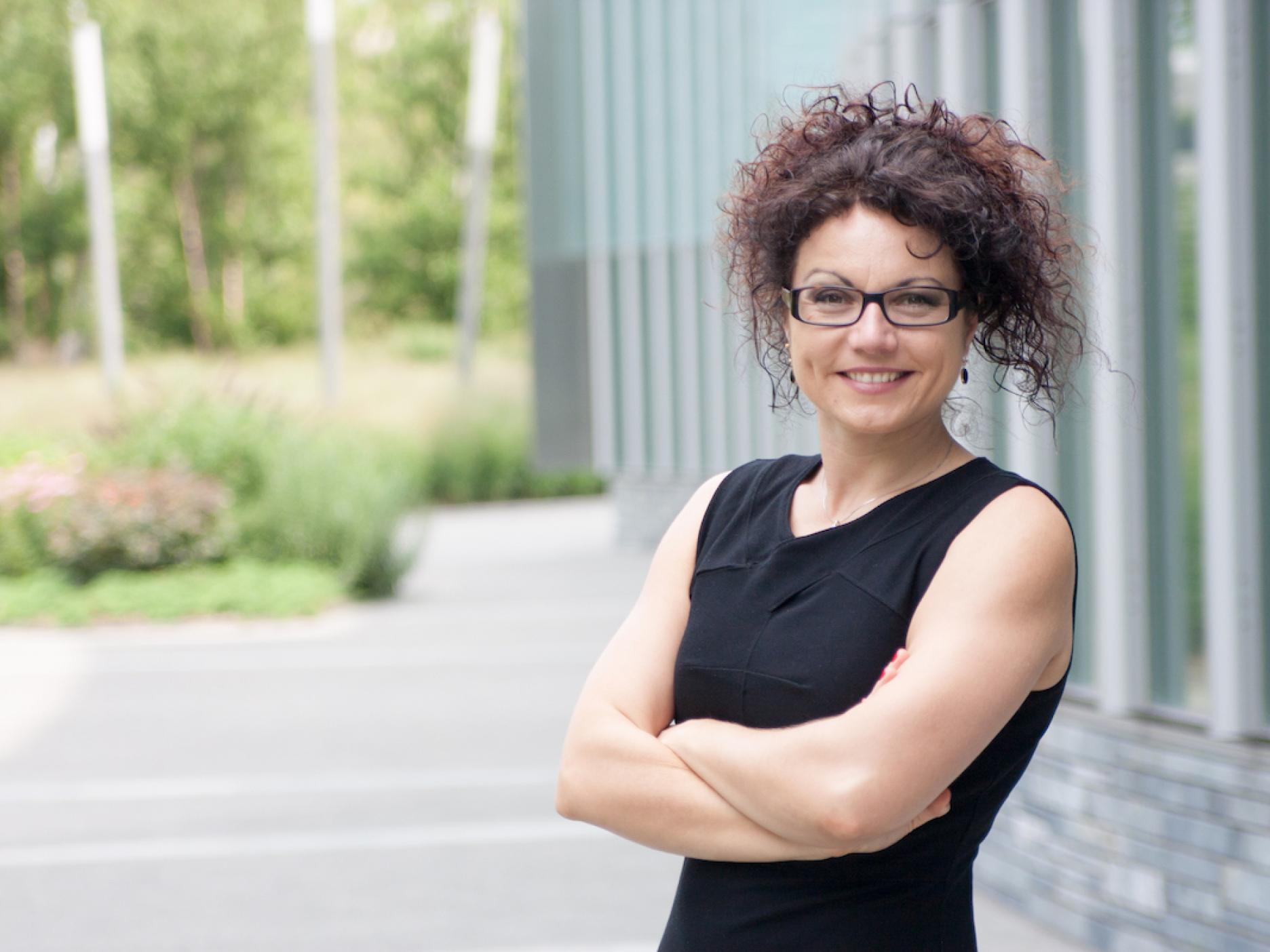 A Paradigm Shift Inspired by Nature: Robust Frenkel Excitons Despite ...